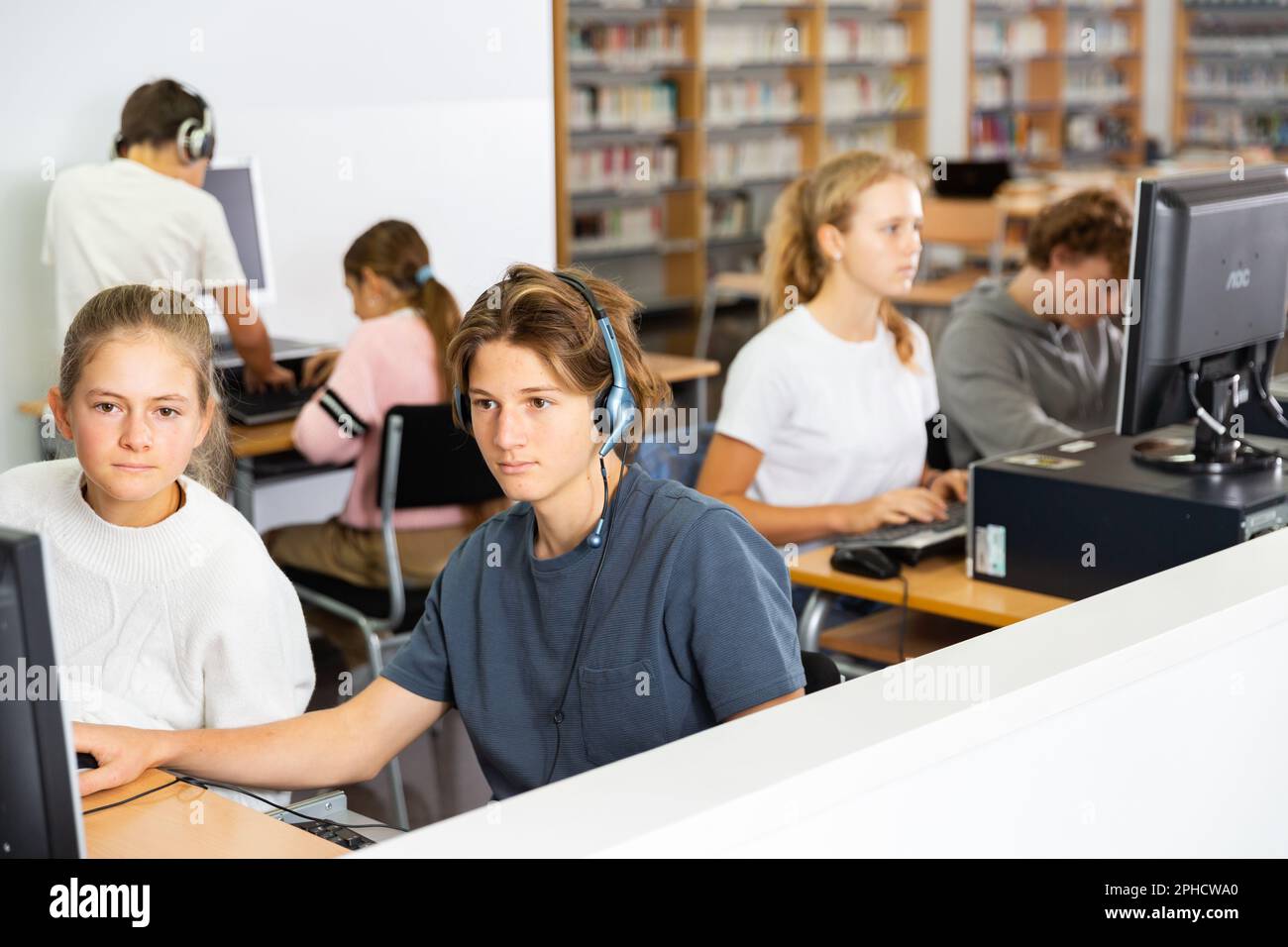 Teenagers in computer class Stock Photo - Alamy