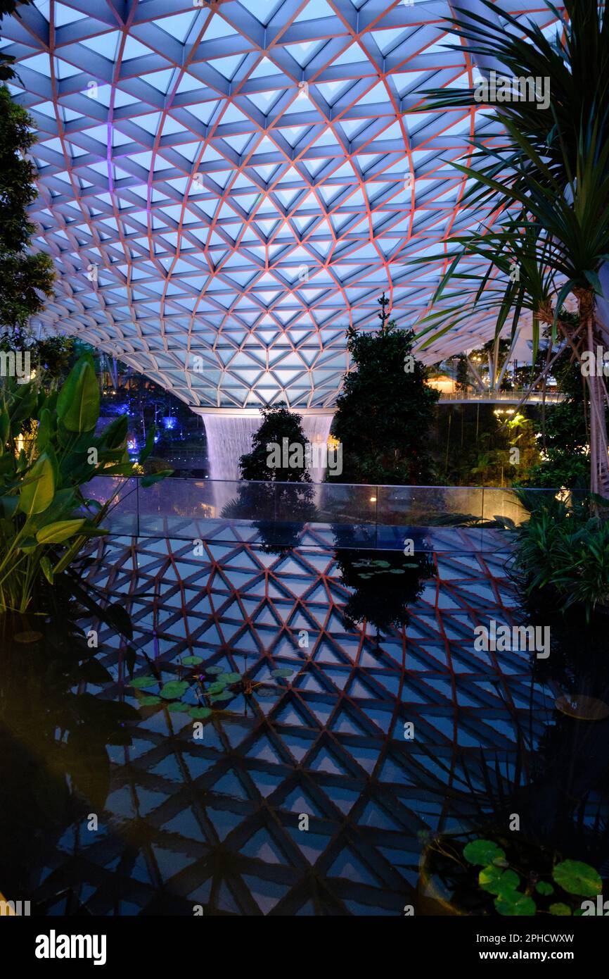 Jewel reflections hi-res stock photography and images - Alamy