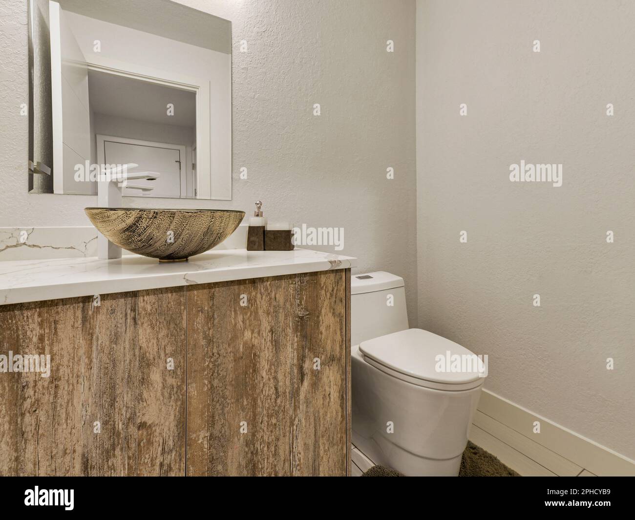 Modern residential bathroom interior Stock Photo - Alamy