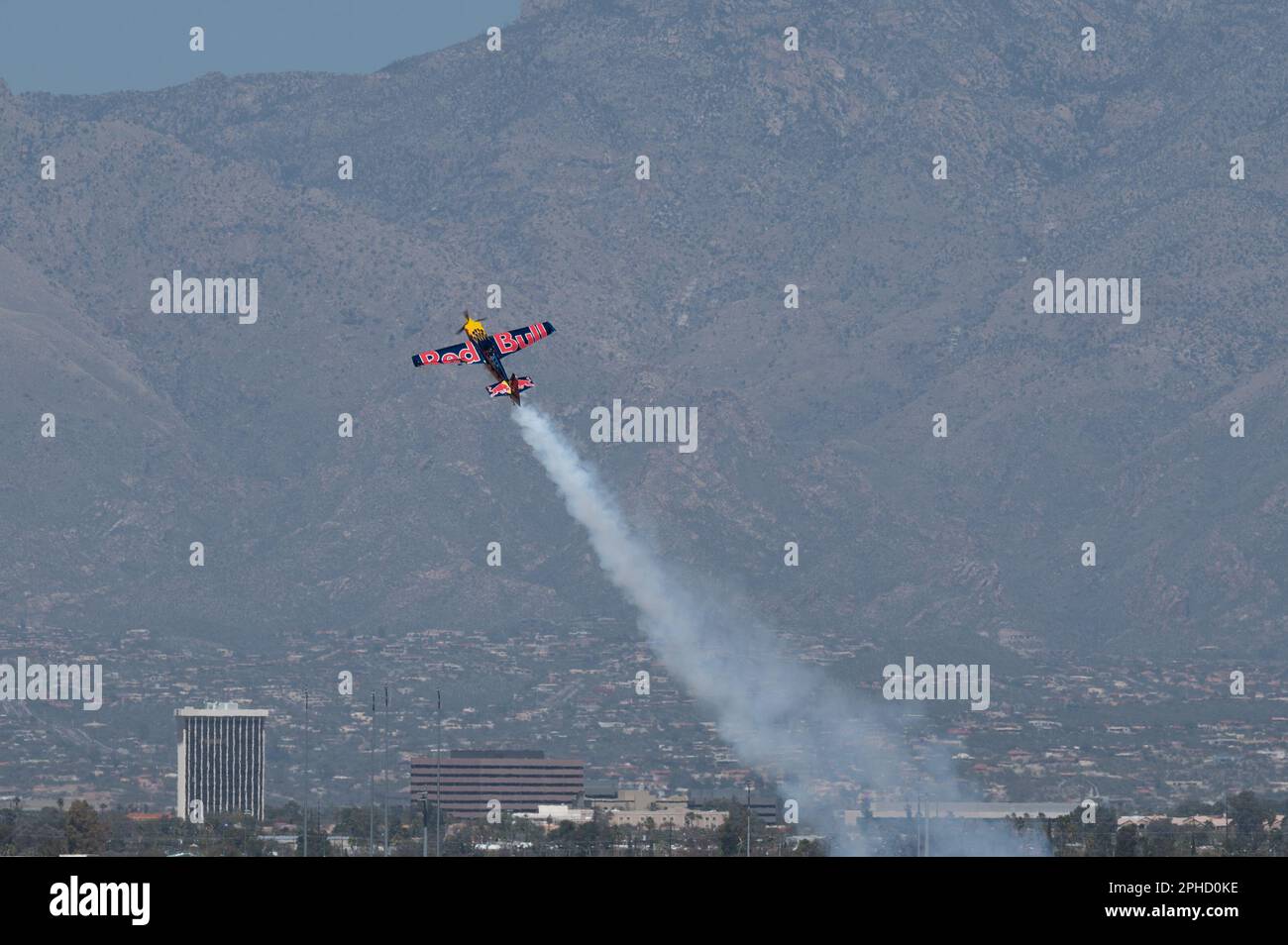 Performers included hi-res stock photography and images - Alamy