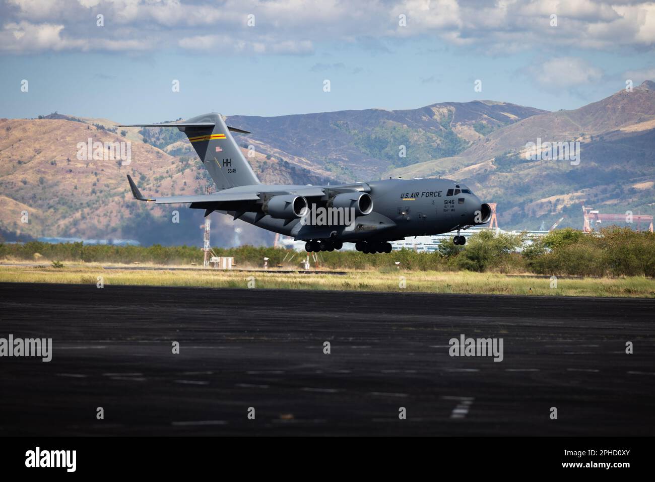 A U.S. Air Force C-17 Globemaster III, with the 735th Air Mobility ...