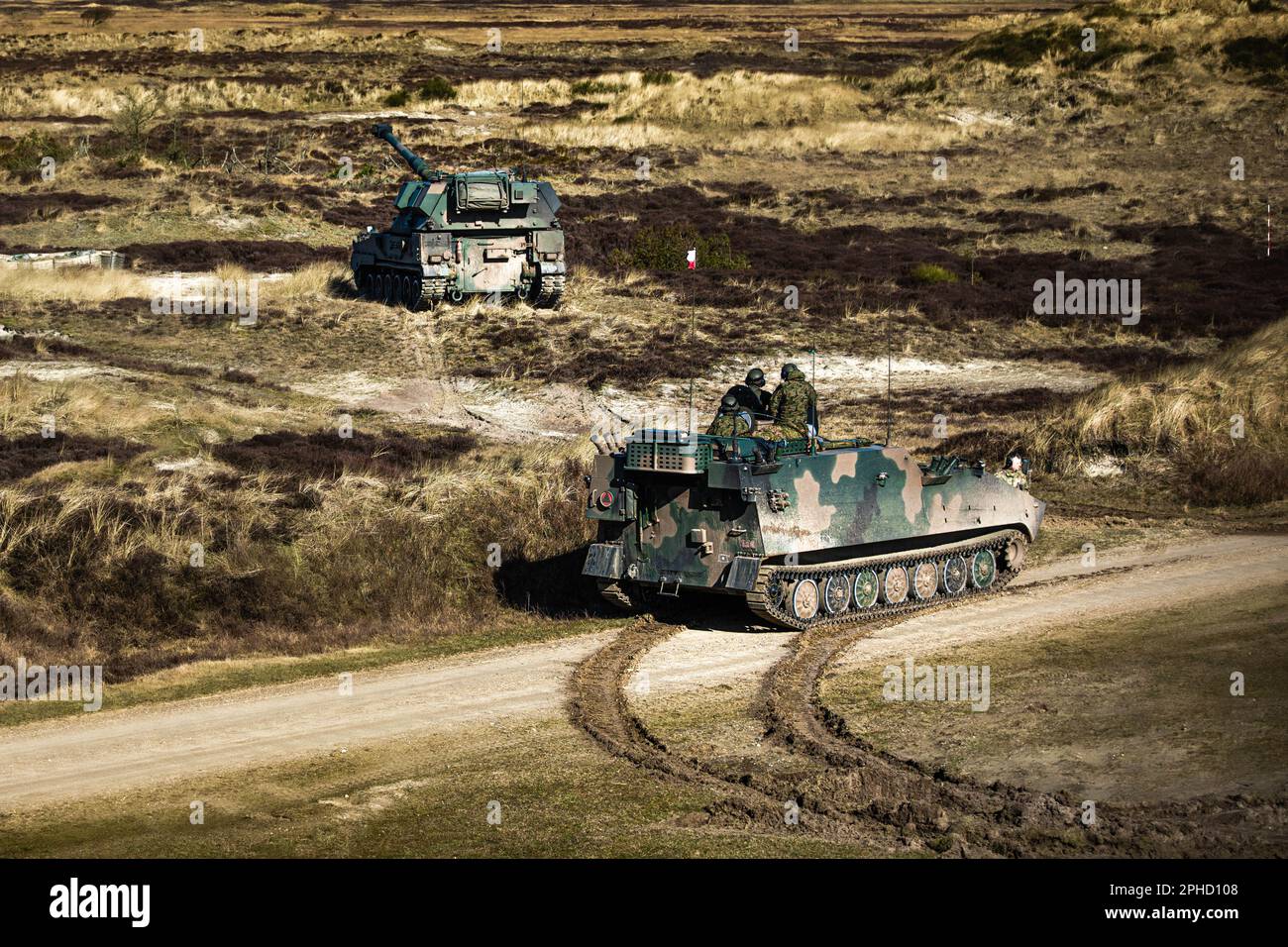 Polish soldiers assigned to the 4th Battery, 2nd Artillery Battalion ...