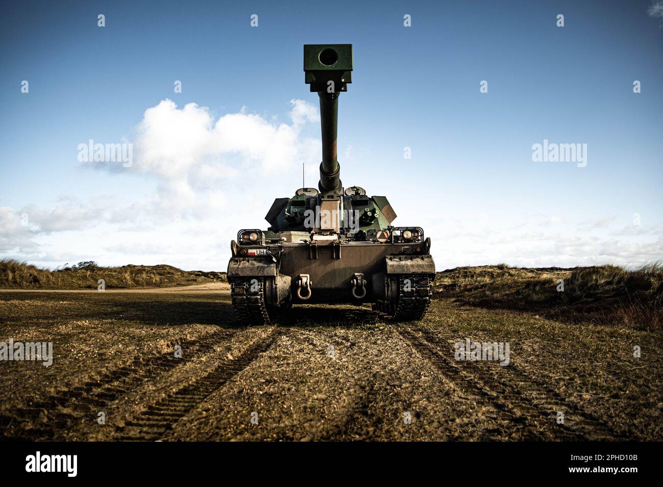 Polish soldiers assigned to the 4th Battery, 2nd Artillery Battalion ...
