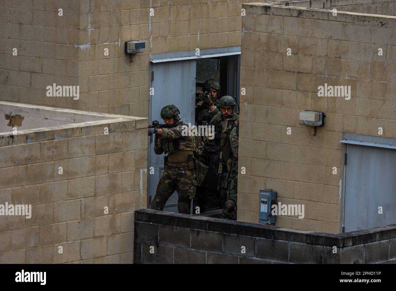 Dutch Marines with Marine Squadron Carib, Netherlands Marine Corps ...