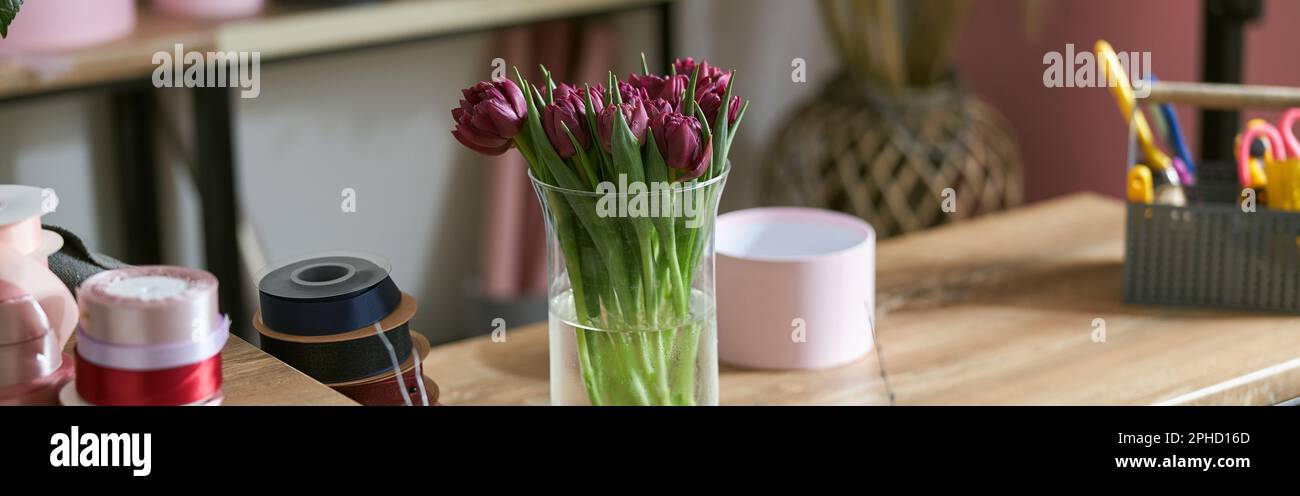 Flowers and bouquets at modern light flower shop Stock Photo - Alamy