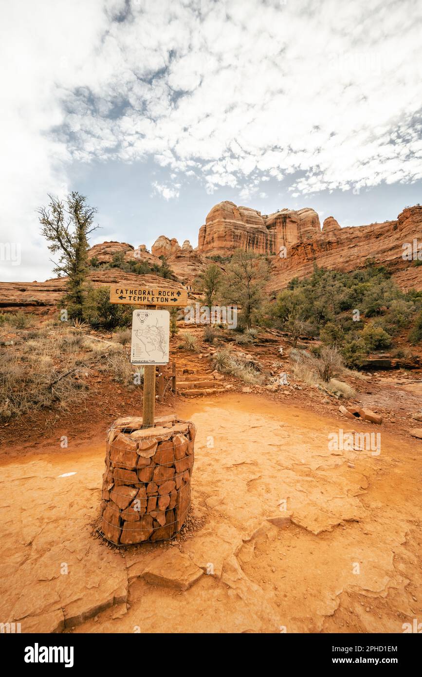 Trail marker and sign on trail to Cathedral Rock in Sedona Arizona ...