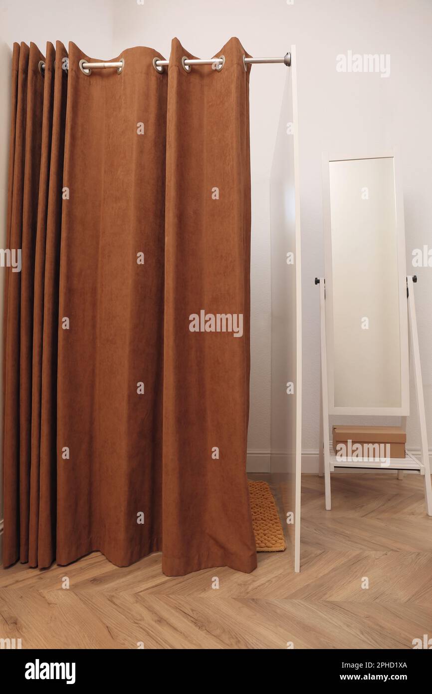 Dressing room in fashion store. Modern design Stock Photo - Alamy