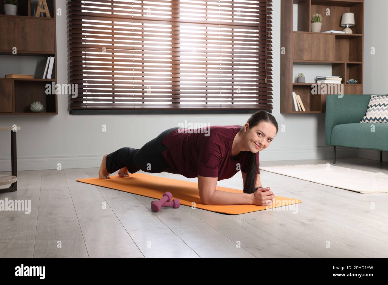 Overweight woman doing plank hi-res stock photography and images - Alamy
