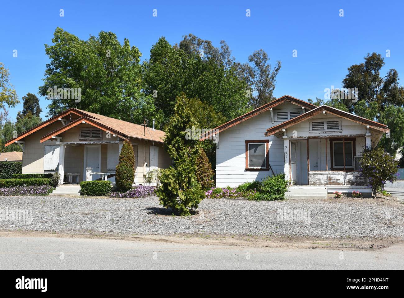 IRVINE, CALIFORNIA - 27 MAR 2023: Row Houses, awaiting restoration, in ...