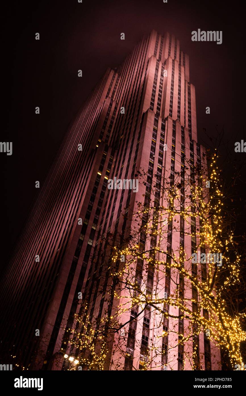 30 Rockefeller Plaza standing so tall it is disappearing into the ...