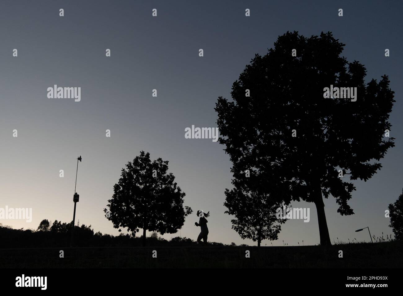 Siluetas personas hi-res stock photography and images - Alamy