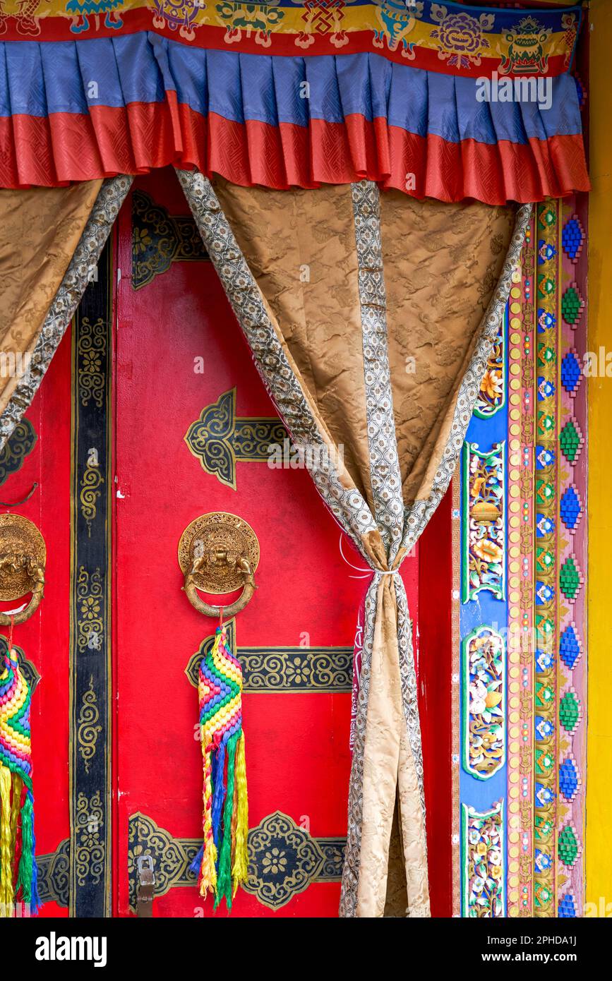 Gates and colorful decorations of Tibetan Buddhist monasteries in Tibet ...