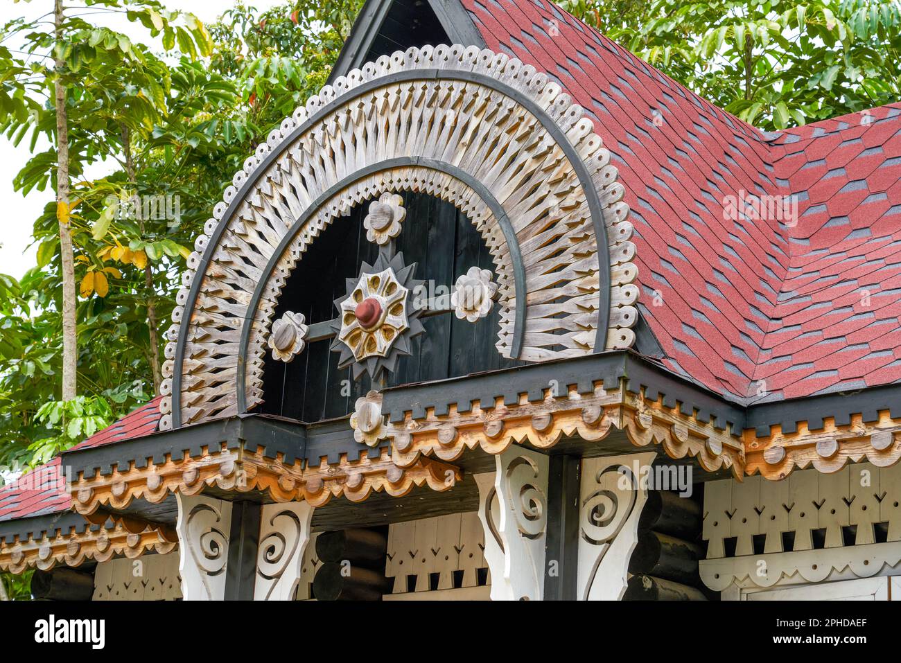 A cottage of traditional Russian architecture Stock Photo - Alamy