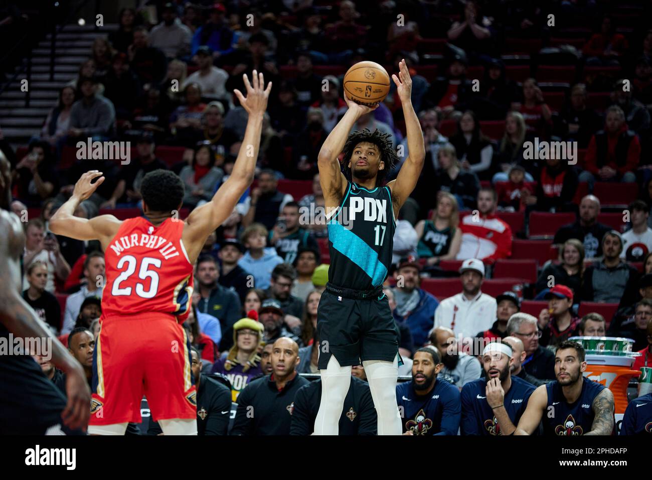 Portland Trail Blazers guard Shaedon Sharpe, right, shoots over New ...