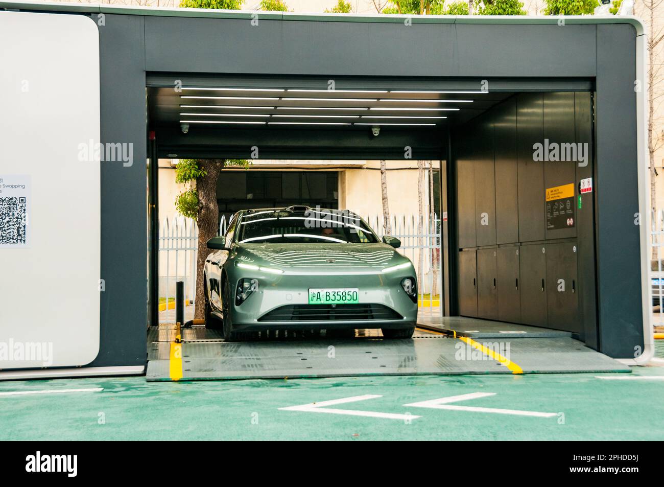A Nio ET7 undergoing battery swapping with the Nio Power Swap Station 3 ...