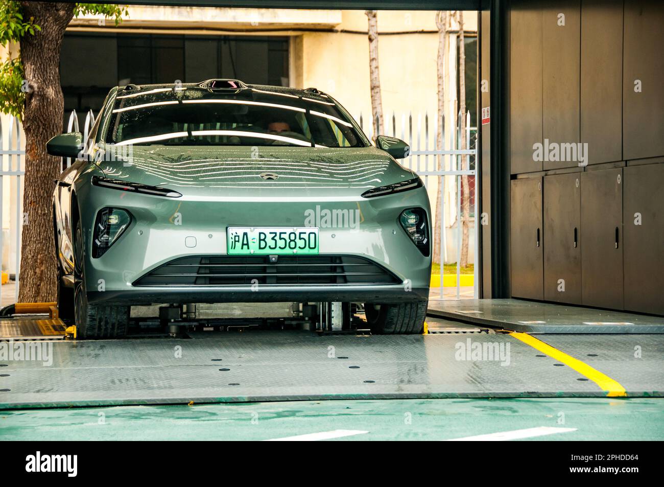 A Nio ET7 undergoing battery swapping with the Nio Power Swap Station 3 ...