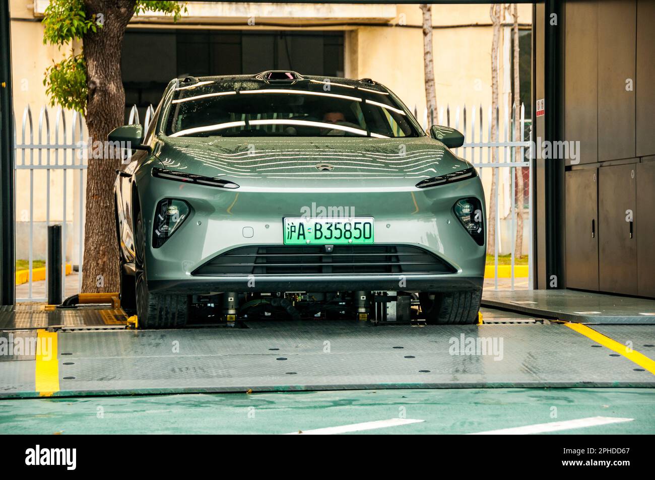 A Nio ET7 undergoing battery swapping with the Nio Power Swap Station 3 ...
