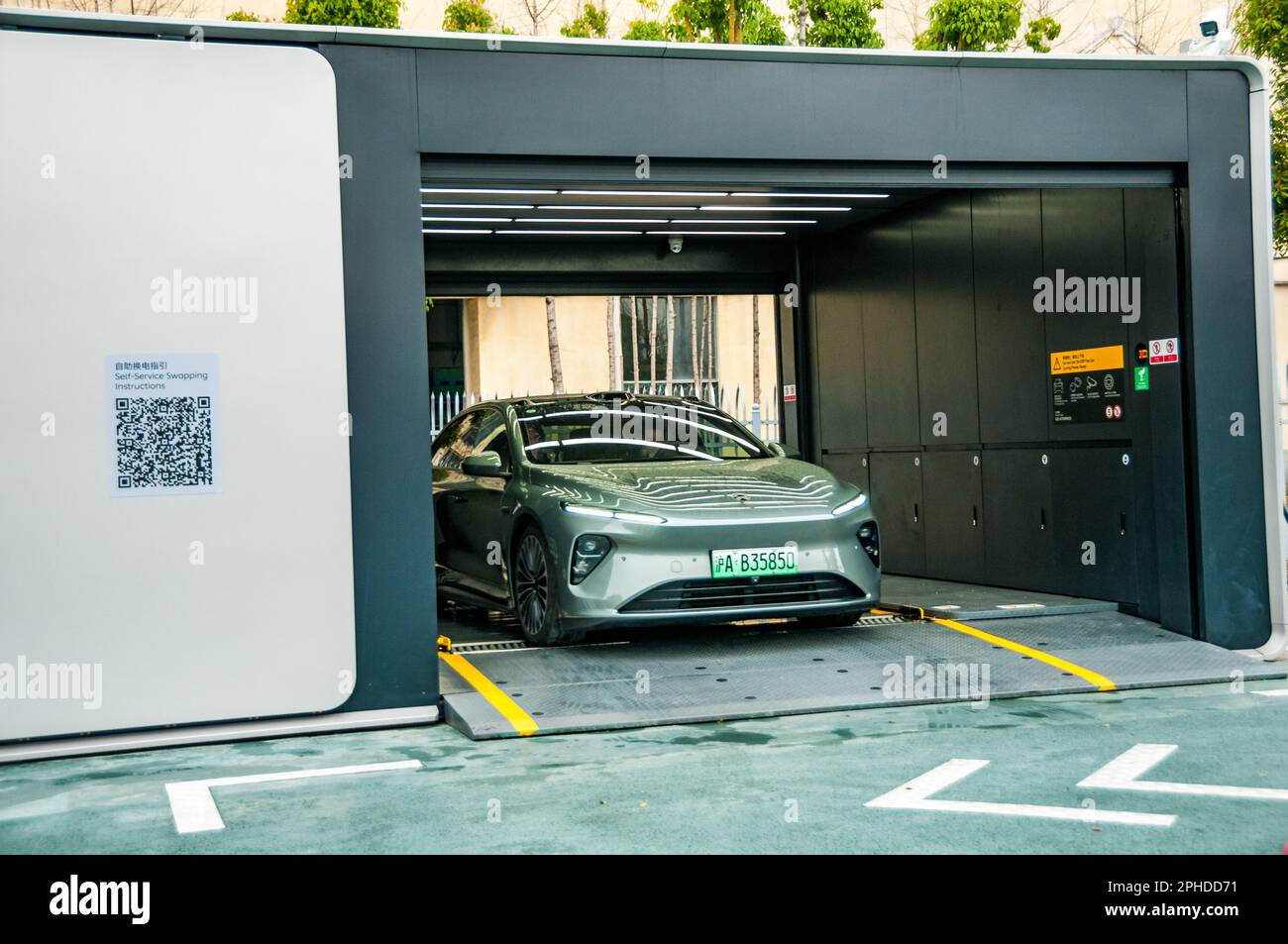 A Nio ET7 undergoing battery swapping with the Nio Power Swap Station 3 ...