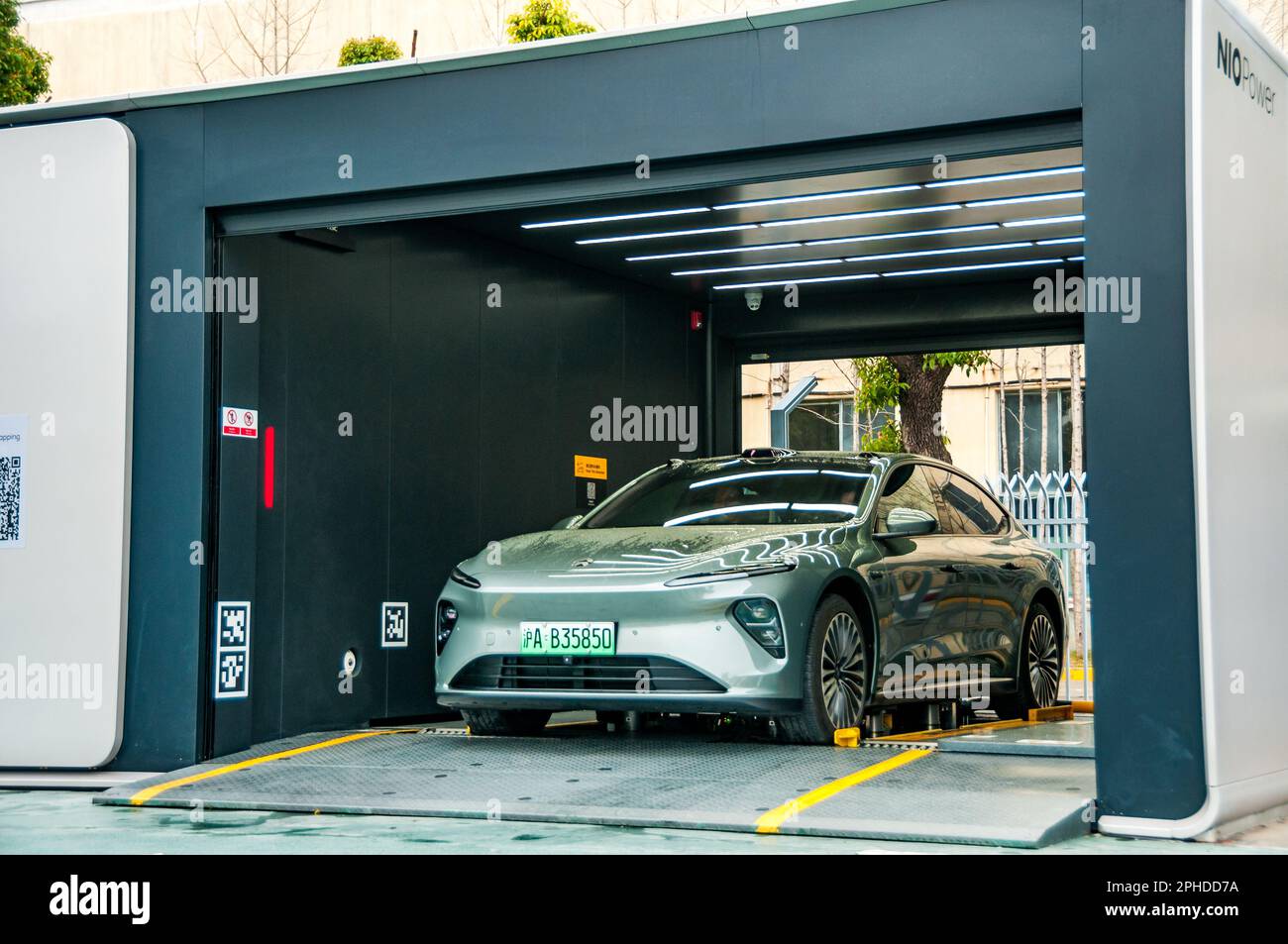 A Nio ET7 undergoing battery swapping with the Nio Power Swap Station 3 ...