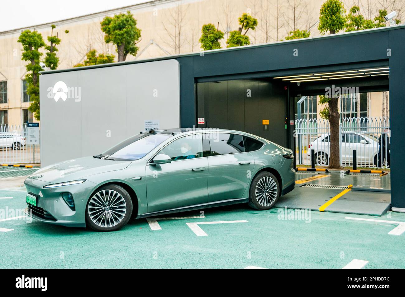 A Nio ET7 undergoing battery swapping with the Nio Power Swap Station 3 ...