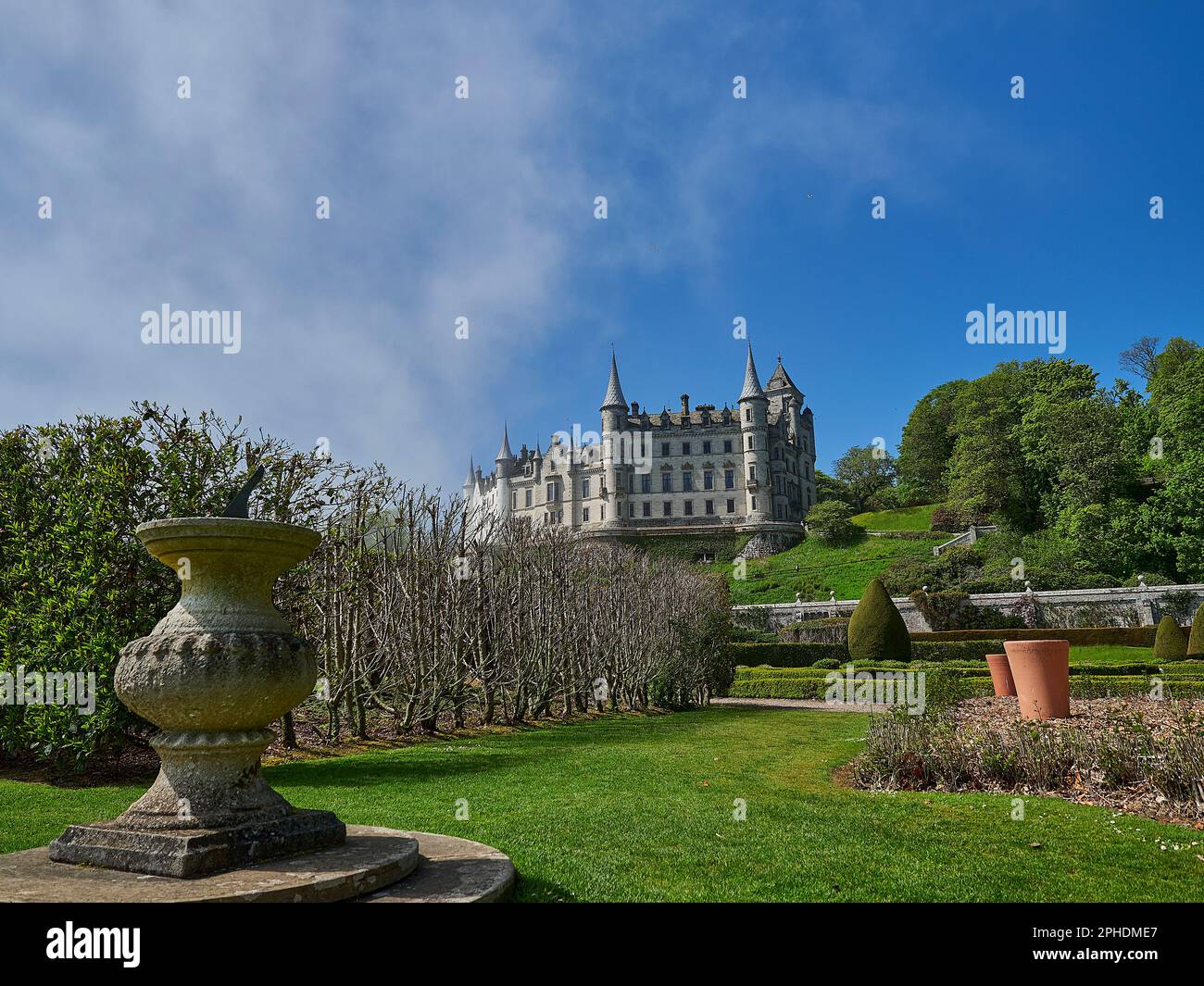Dunrobin castle scotland summer hi-res stock photography and images - Alamy