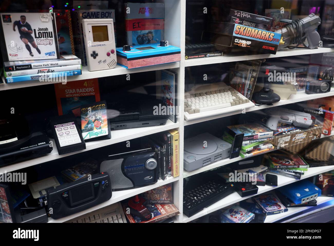 Retro game shop hi res stock photography and images Alamy