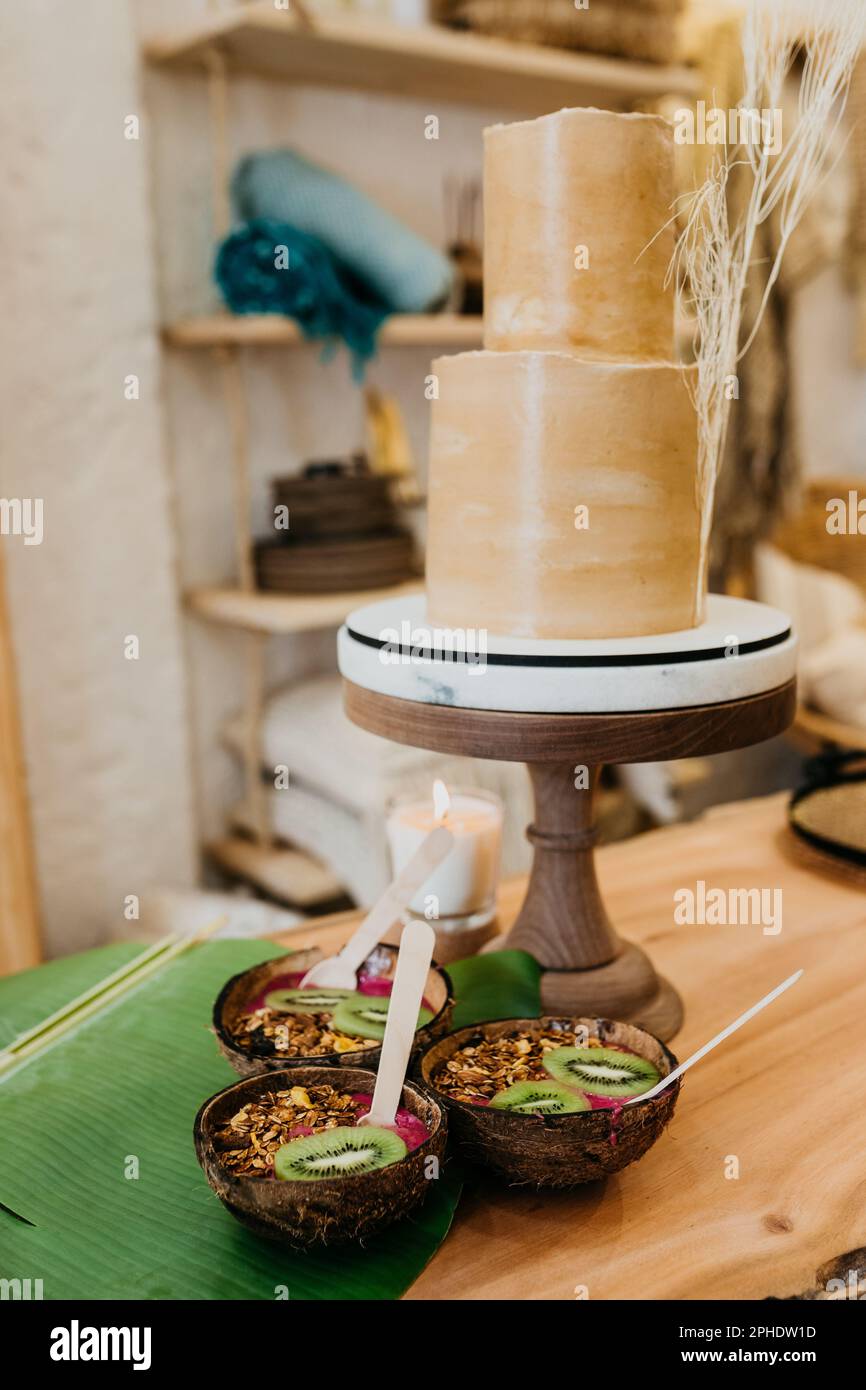 Two tier display hi-res stock photography and images - Alamy