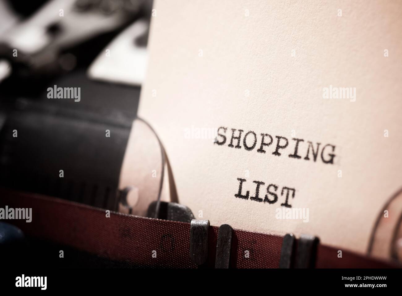 Shopping list text written with a typewriter Stock Photo - Alamy