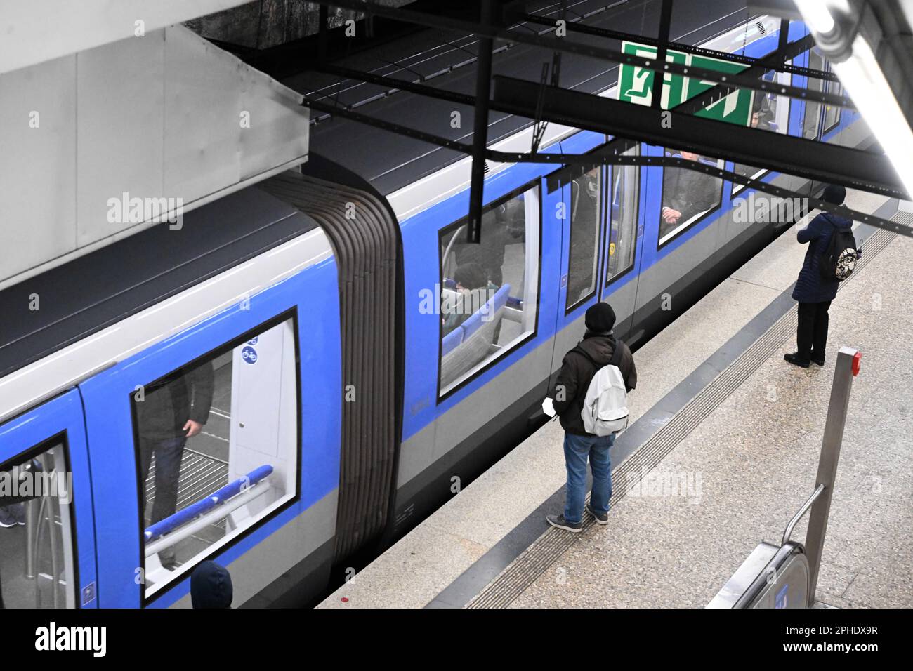Munich, Germany. 28th Mar, 2023. A subway stands after the warning ...