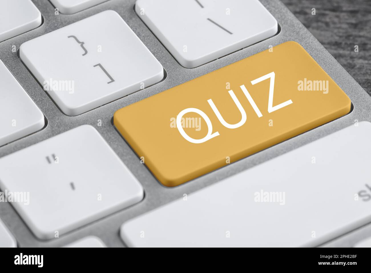 Yellow button with word QUIZ on computer keyboard, closeup view Stock ...