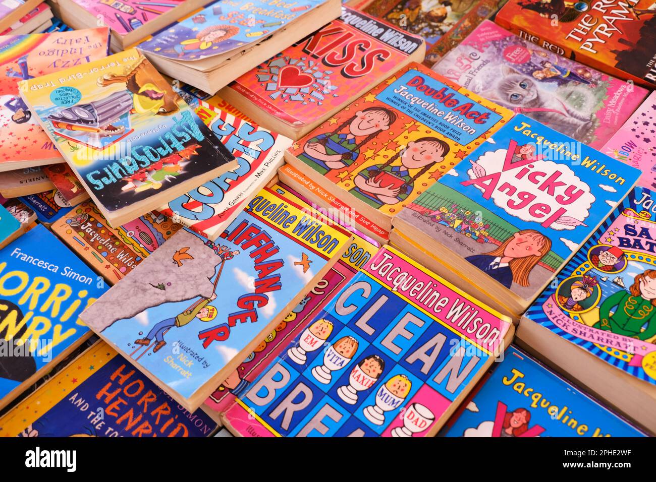 Children reading kids books hi-res stock photography and images - Alamy