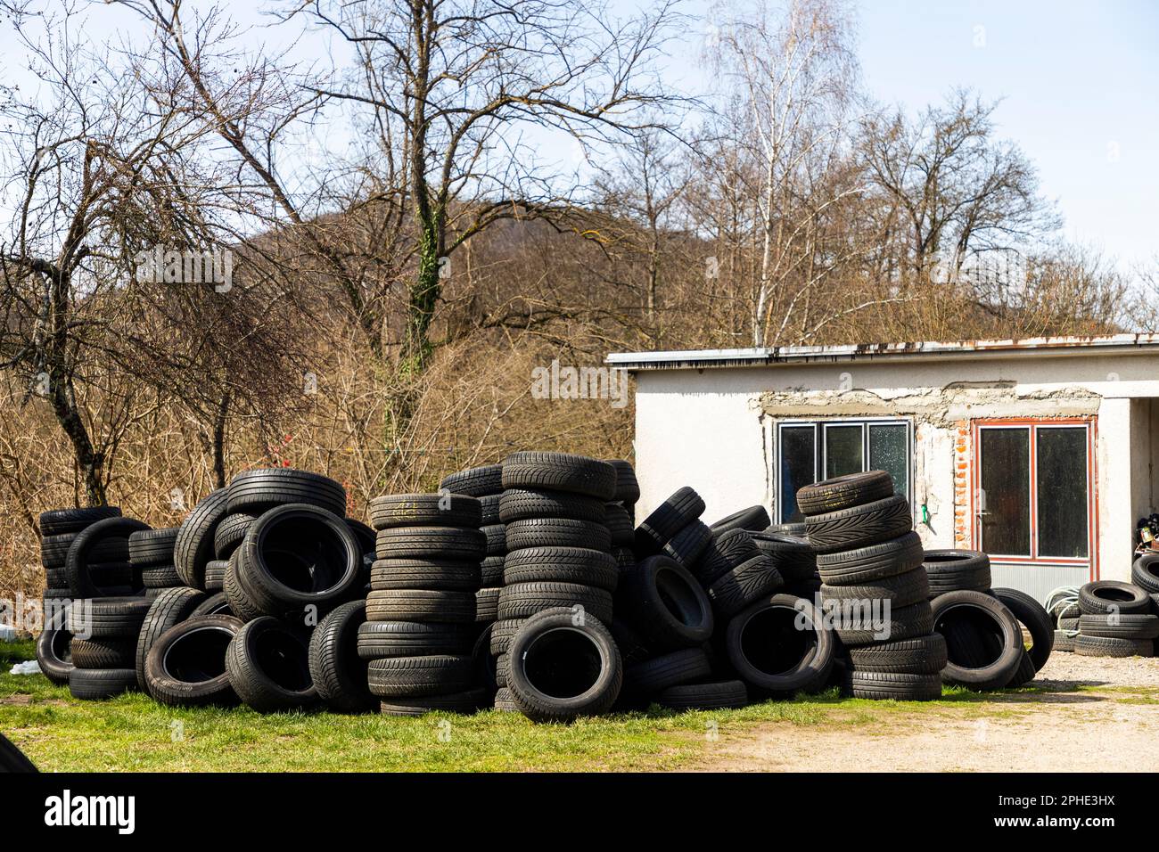 Pile tires in junkyard hi-res stock photography and images - Alamy