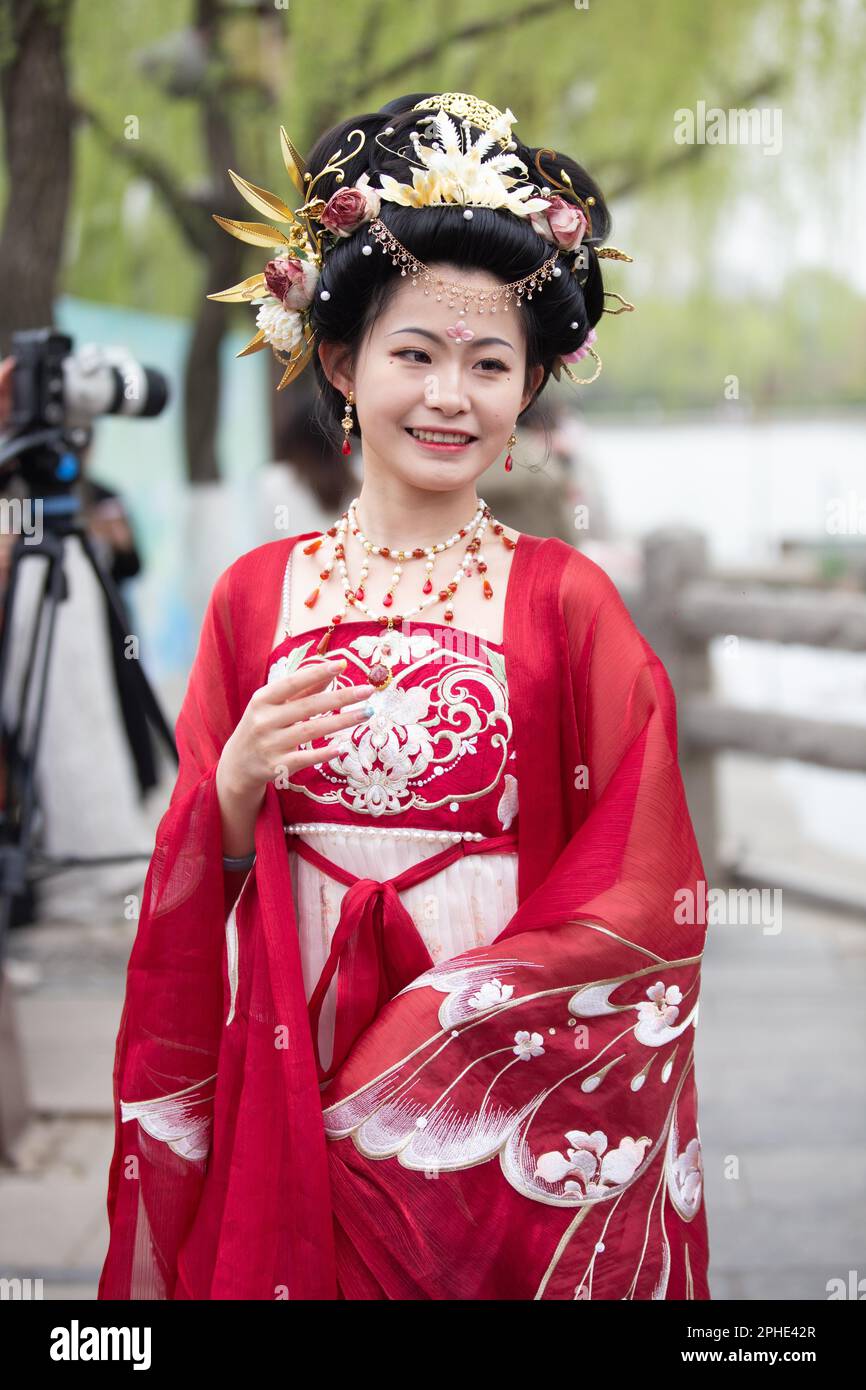 College students wearing hanfu visit the Second Daming Lake Flower Festival in Jinan City, east ...