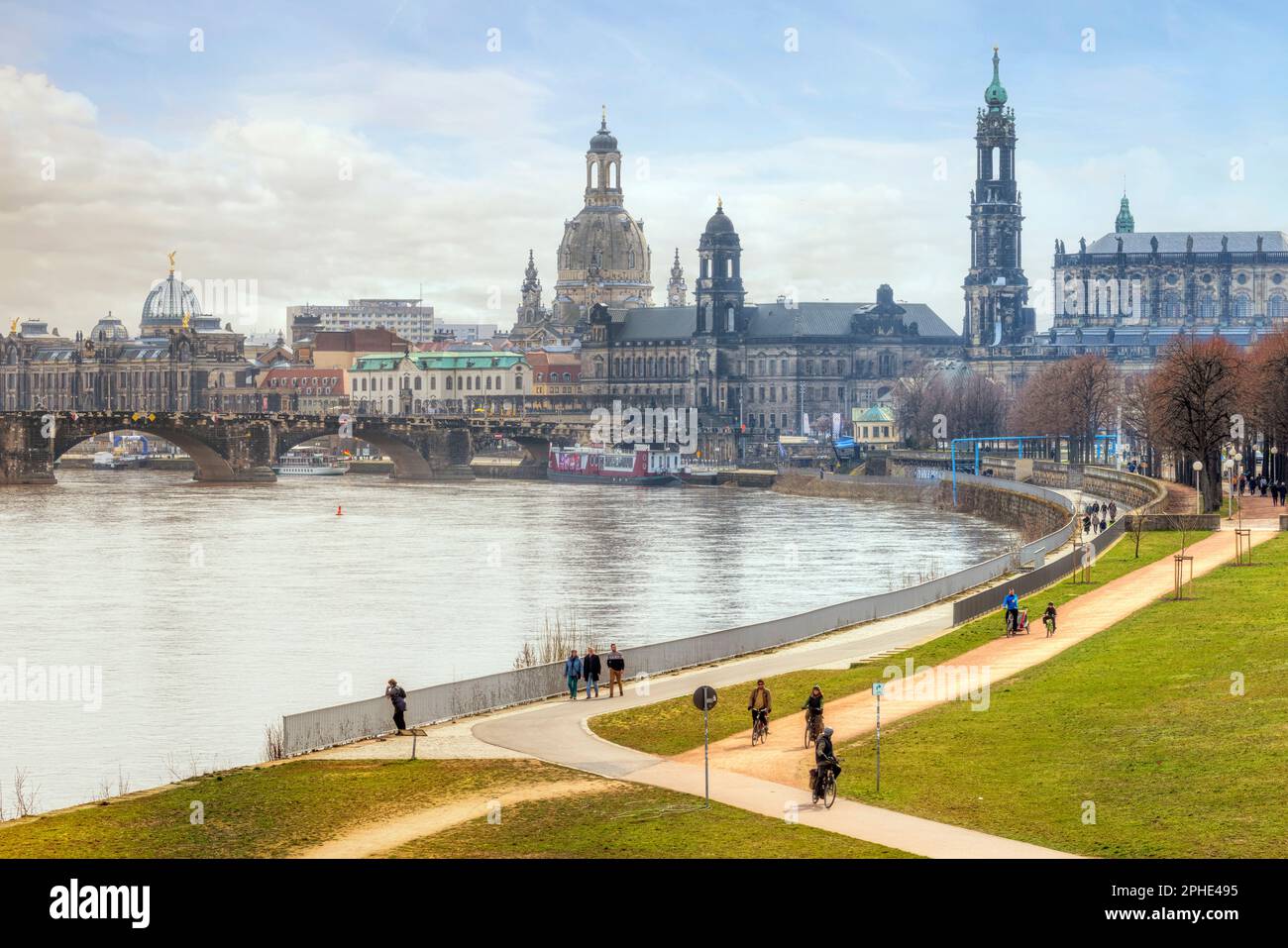 Dresden saxony semperoper opera hi-res stock photography and images - Alamy
