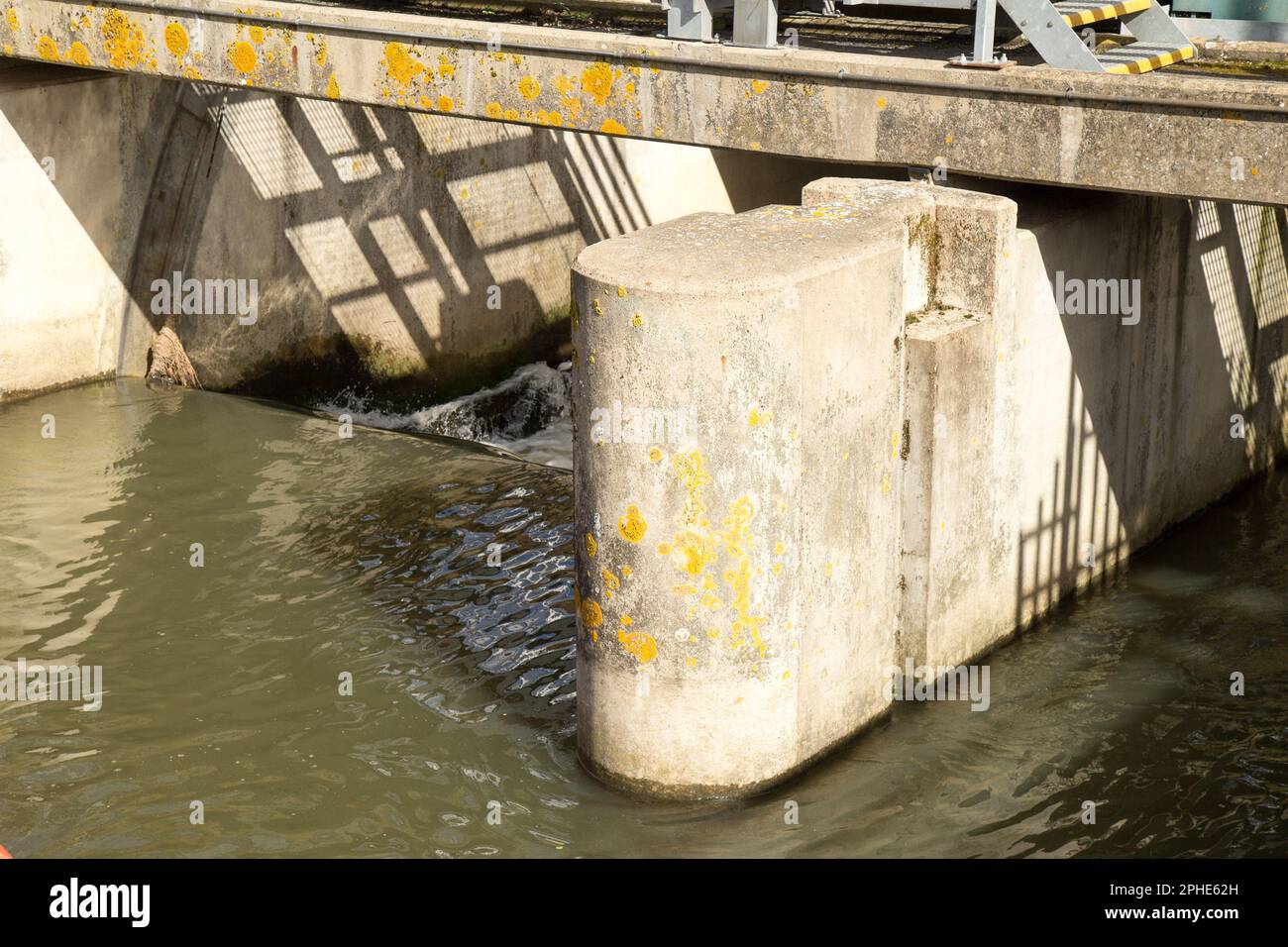 Concrete girder hi-res stock photography and images - Alamy