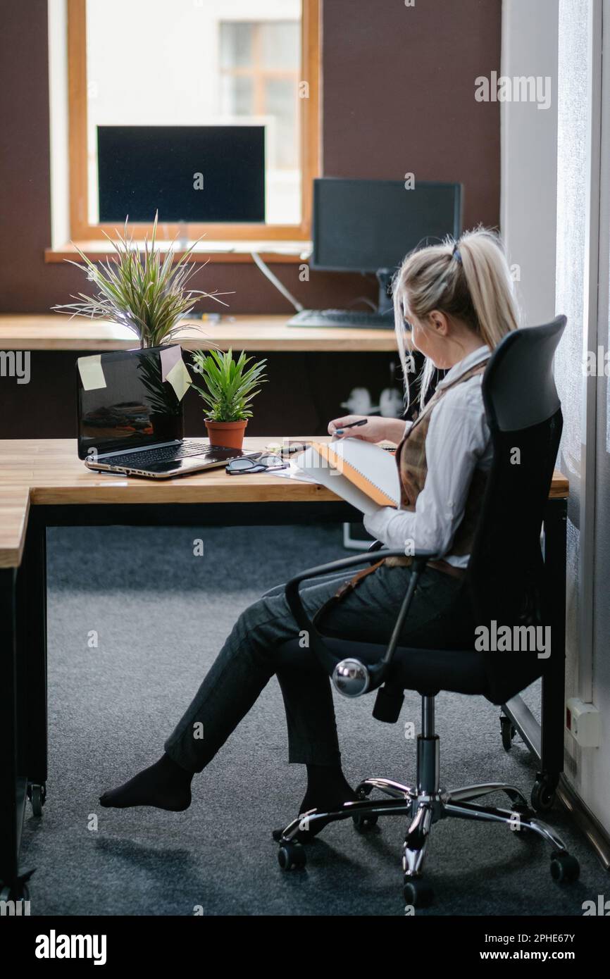 office workspace modern workplace woman work Stock Photo - Alamy