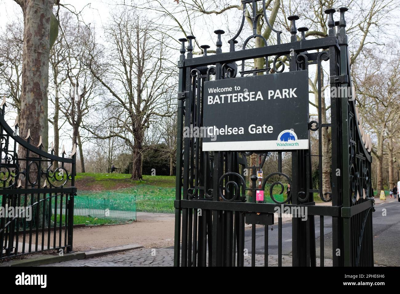 Chelsea Gate at Battersea Park in London, England Stock Photo - Alamy