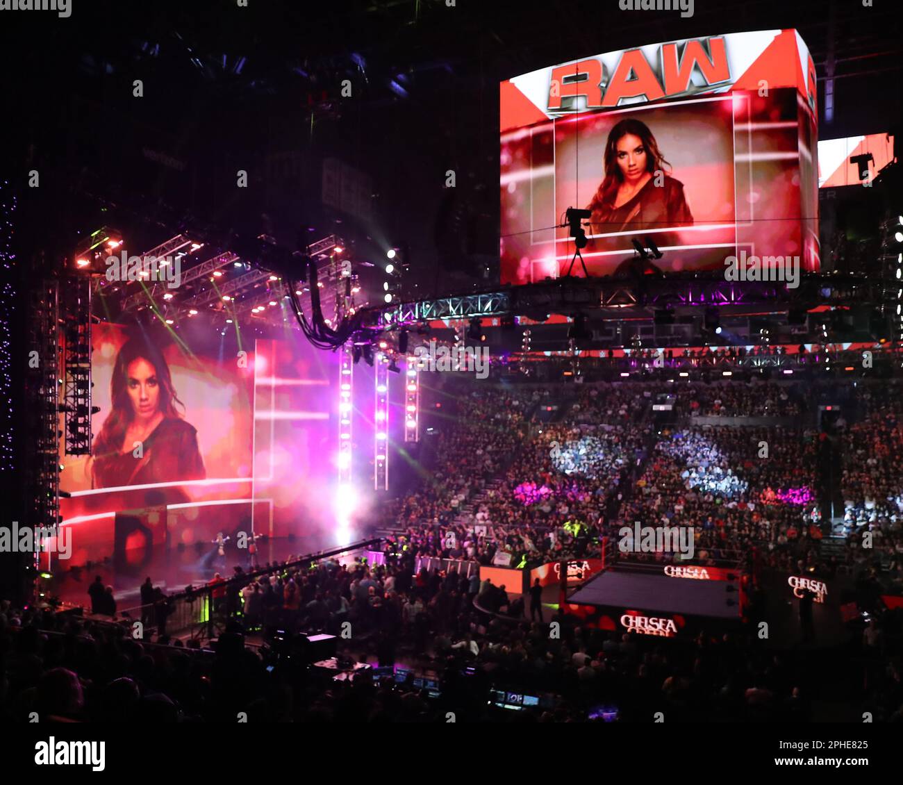 Wwe wrestlemania raw hi-res stock photography and images - Alamy