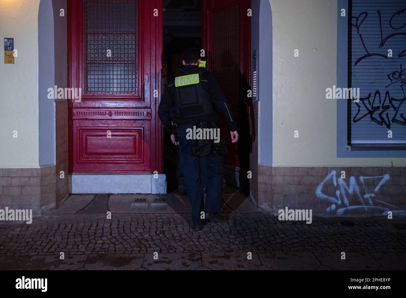 Berlin, Germany. 28th Mar, 2023. Police forces go to a residential ...