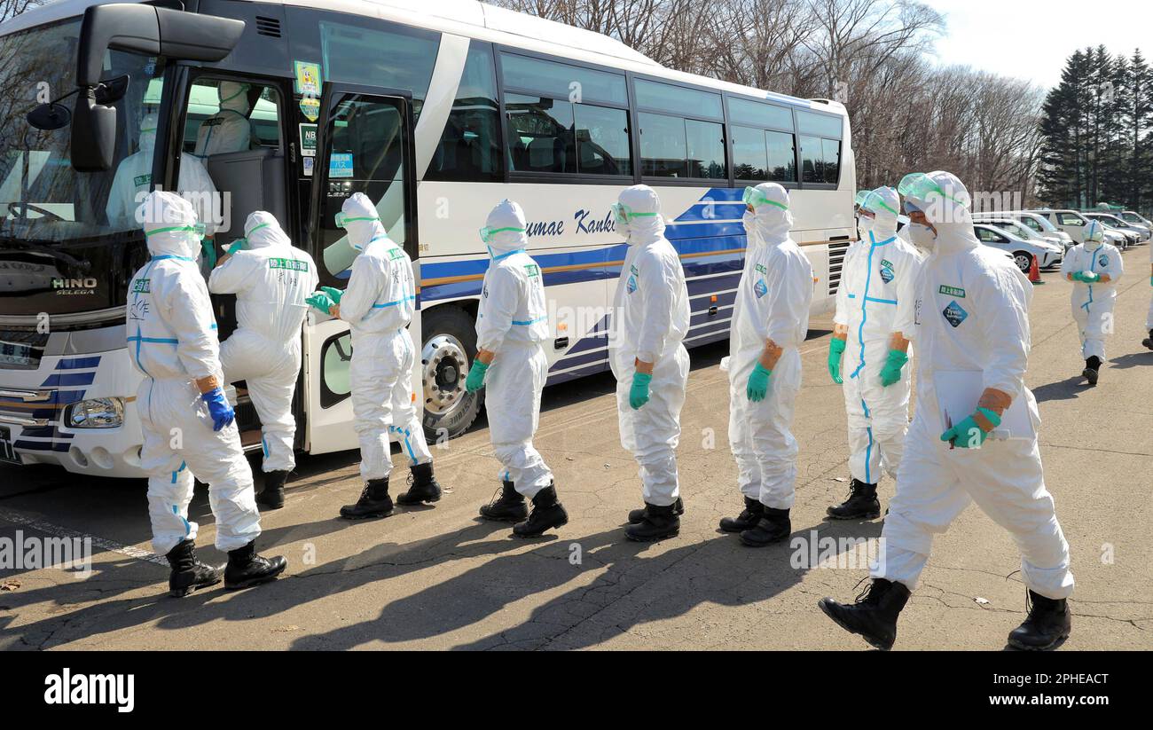Japan's Ground Self-Defense Force (GSDF) personnel head for a chicken ...