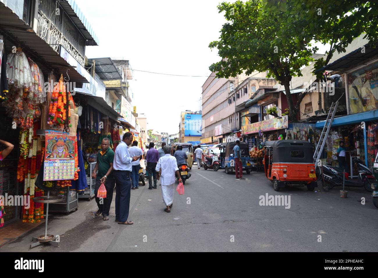 Hinduism street view hi-res stock photography and images - Alamy
