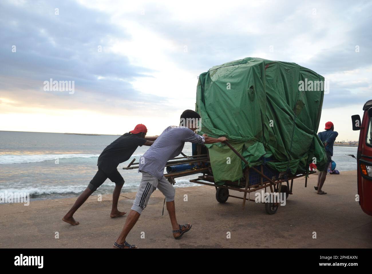 Colombo beach hi-res stock photography and images - Alamy