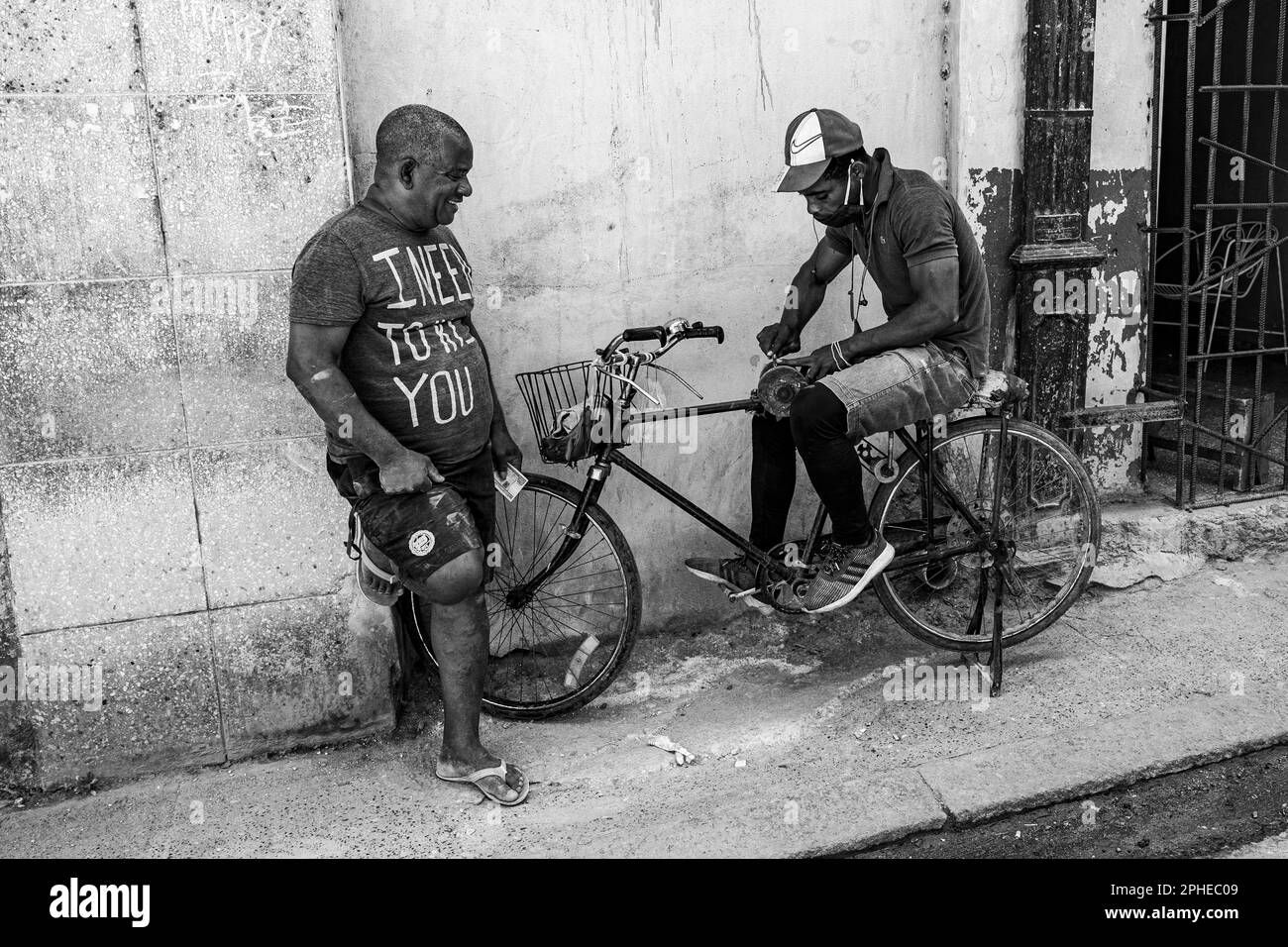 Knife grinder in Habana, Cuba Stock Photo - Alamy
