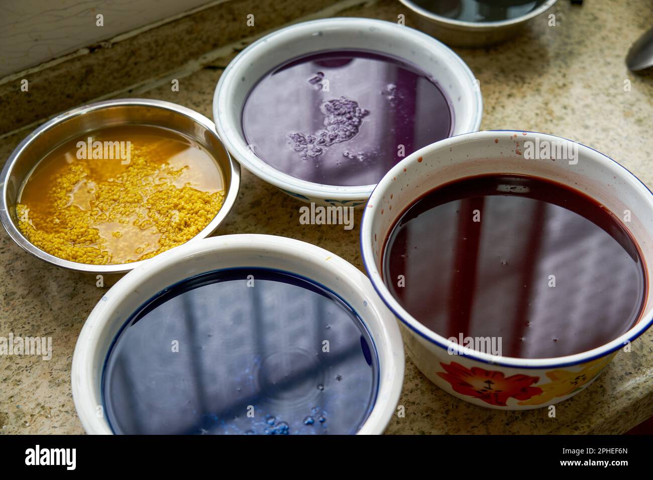 The process of making five-color glutinous rice, a traditional food for ...