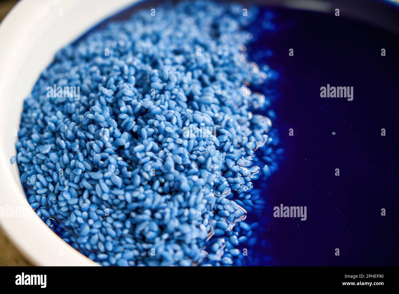 The process of making five-color glutinous rice, a traditional food for ...