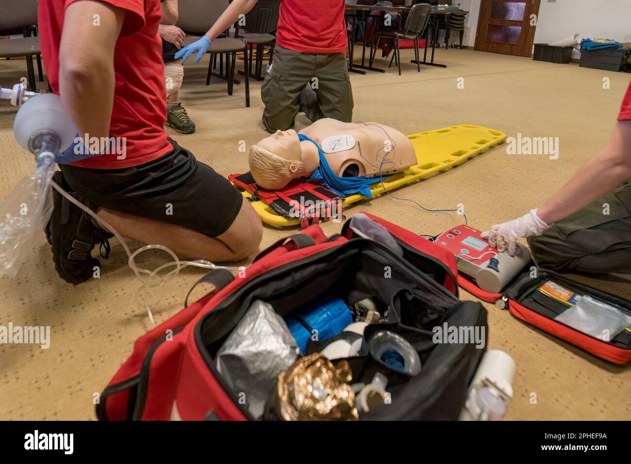 Group of people learning how to make first aid heart compressions Stock ...