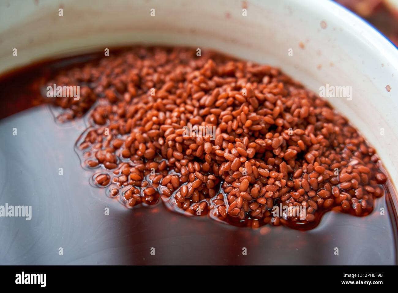 The process of making five-color glutinous rice, a traditional food for ...