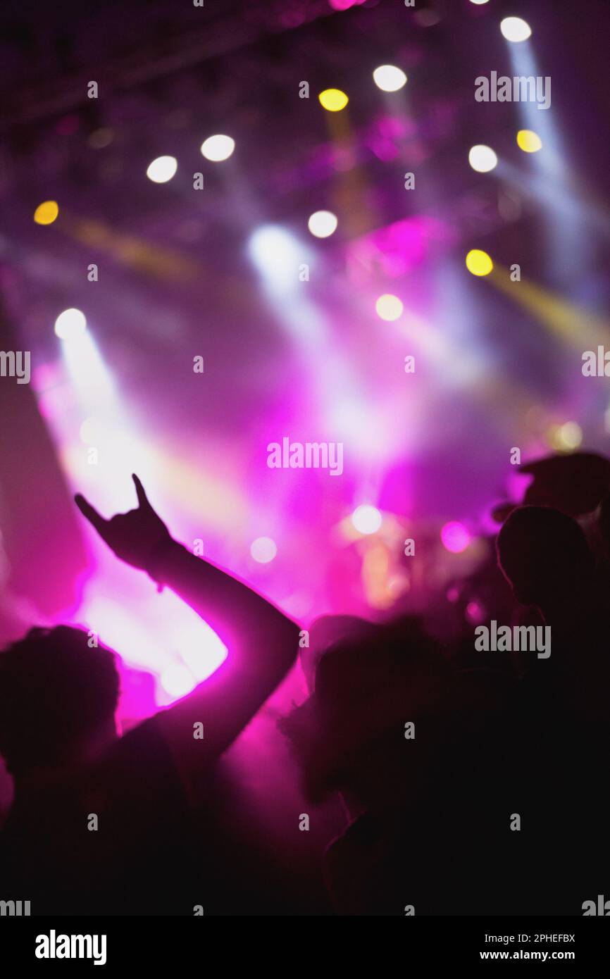 Back view people cheering hi-res stock photography and images - Alamy