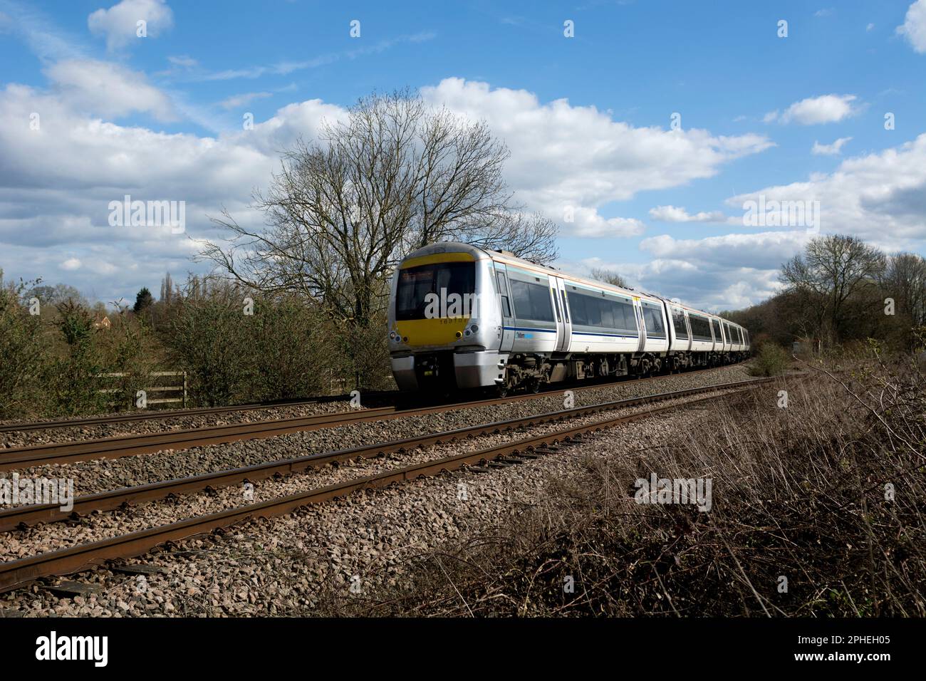 Chiltern Railways class 168 diesel train at Hatton North Junction ...
