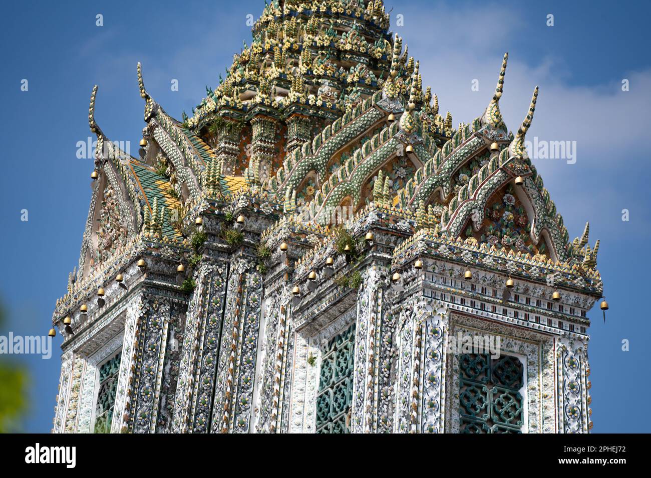 Colourful temple hi-res stock photography and images - Alamy